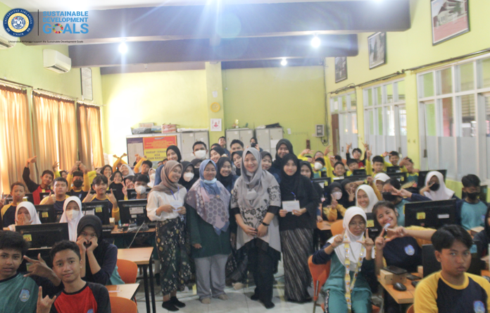 Mahasiswa Fakultas Keperawatan Angkatan A2021 UNAIR Kenalkan Dampak ...